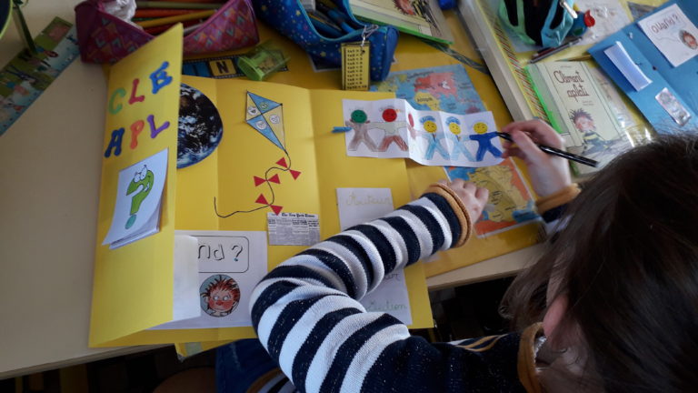 Notre lapbook sur le roman Clément aplati – ECOLE DE LA TRINITE