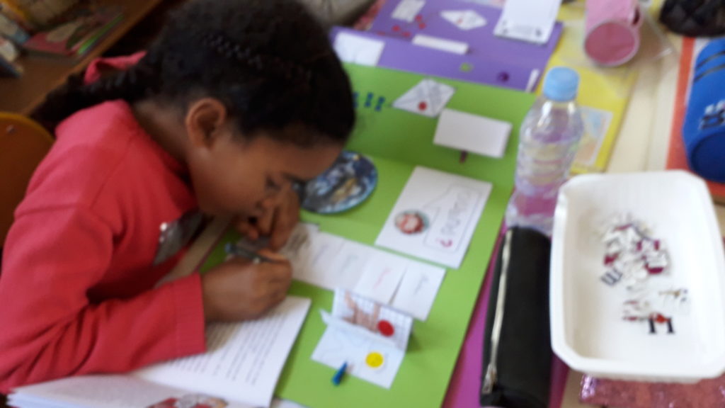 Notre lapbook sur le roman Clément aplati – ECOLE DE LA TRINITE