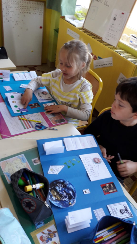 Notre lapbook sur le roman Clément aplati – ECOLE DE LA TRINITE